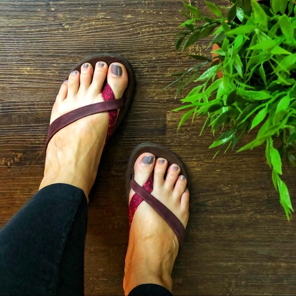Chaco | Shoes | New Chaco Burgundy Suede Toe Loop Sandals Womens 7 ...